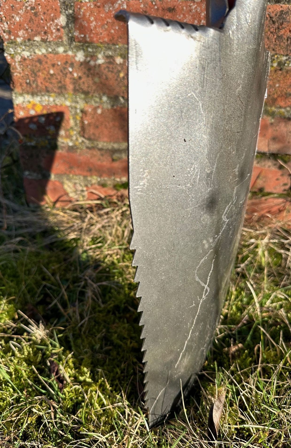 La bêche, un outil indispensable au jardin : conseils pour bien la ...