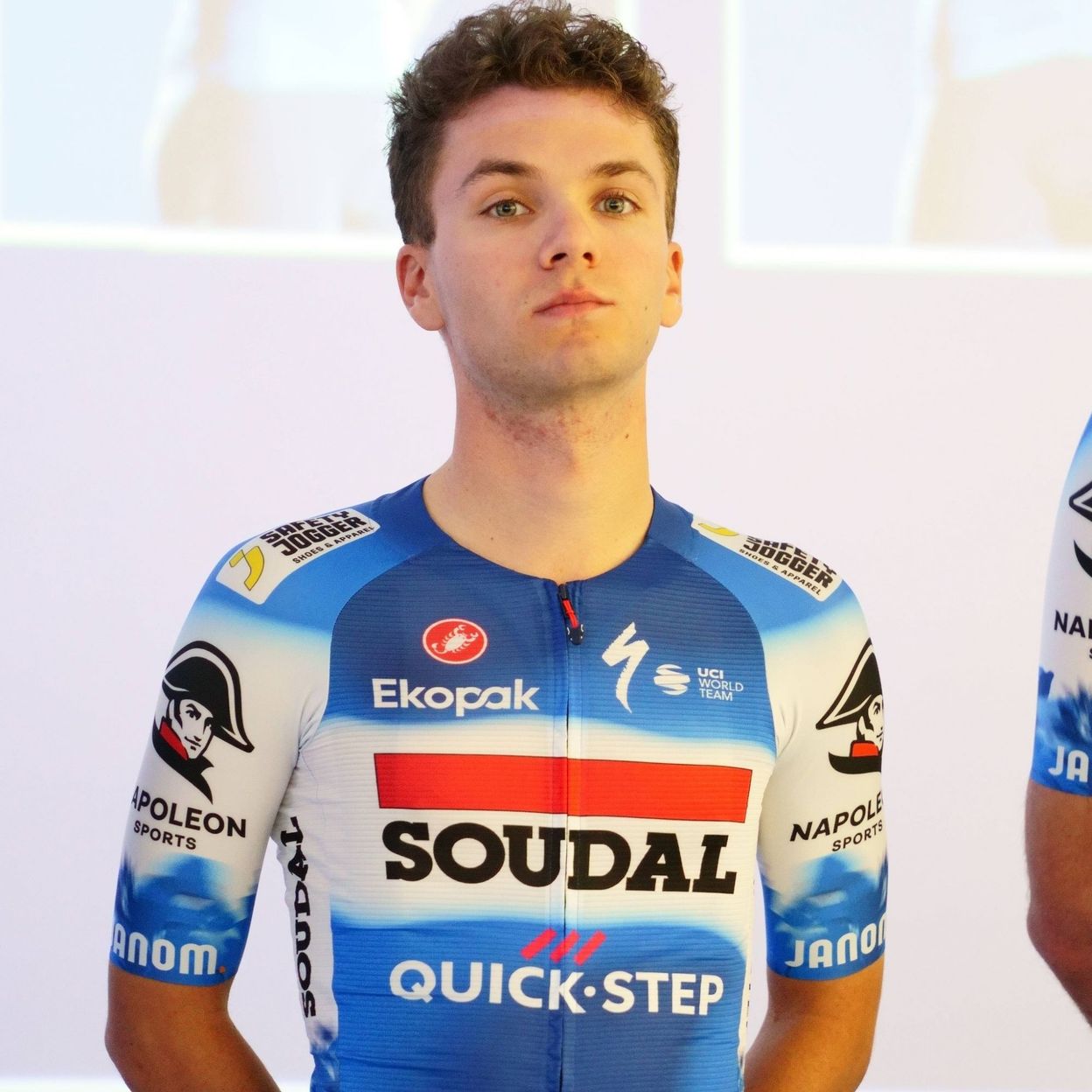 Alpecin-Deceuninck présente son nouveau maillot, style 'jeans', avec un ...