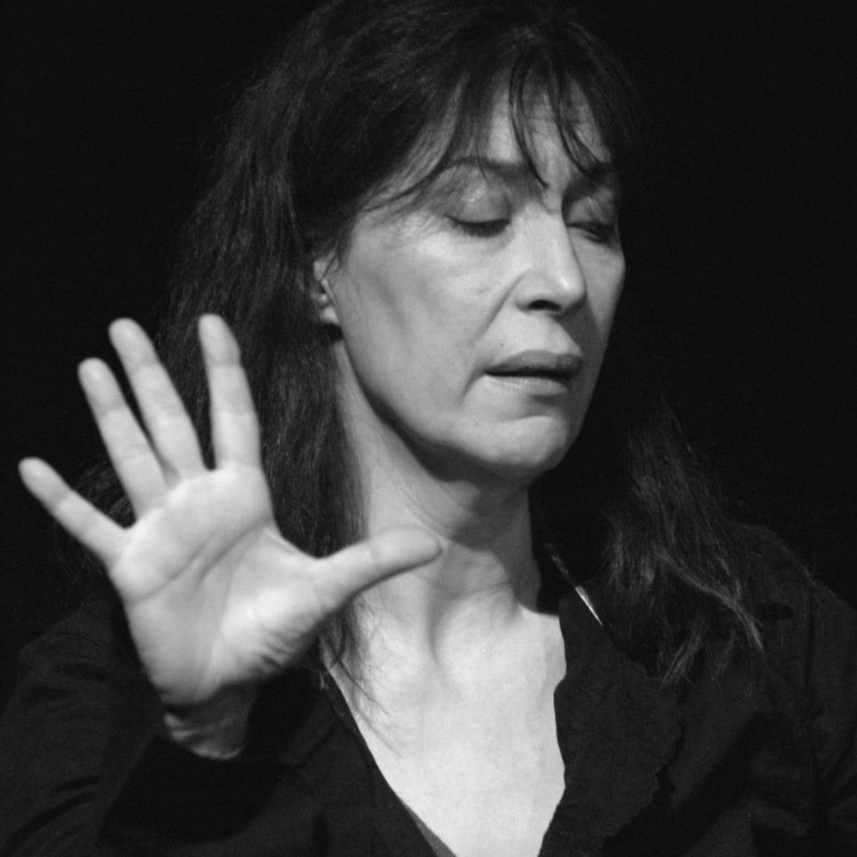 MàD, l’engagement féministe résonne au Théâtre National - RTBF Actus