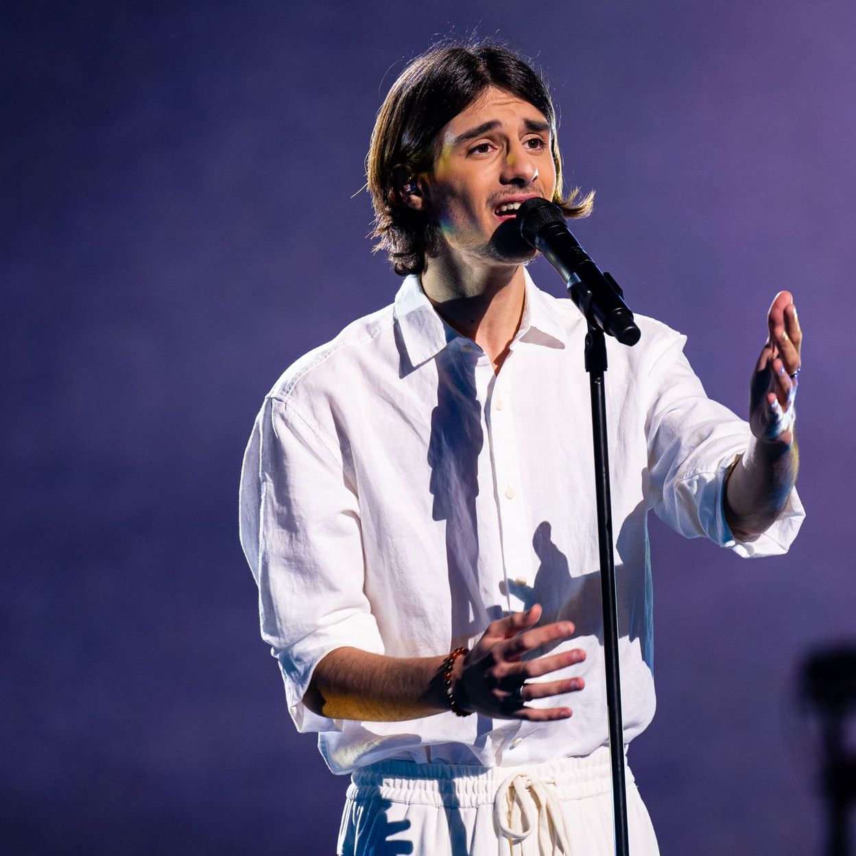 Valentin hypnotise le studio des Live avec 'Maintenant' de Vianney et ...