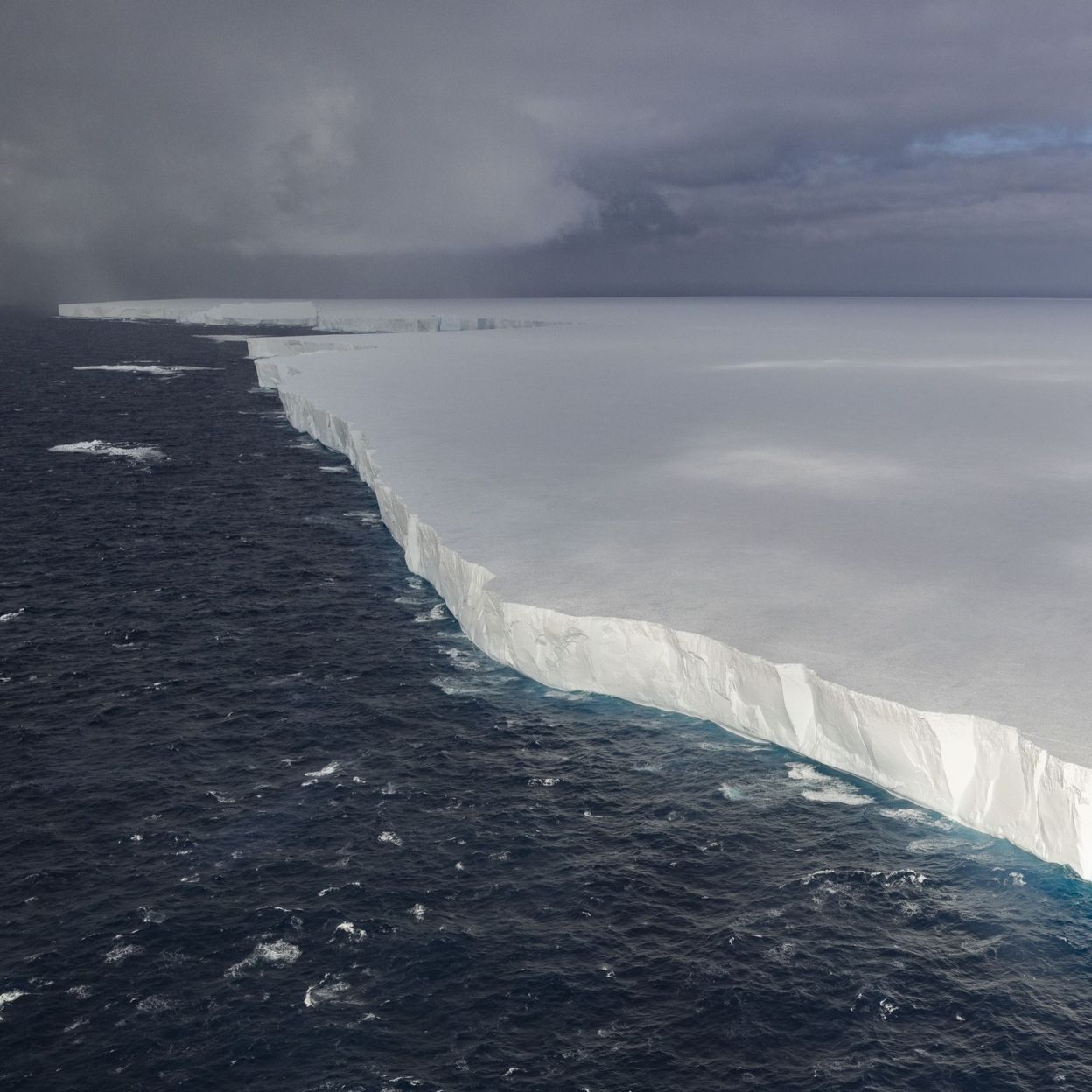 Un morceau du plus grand iceberg du monde s’est détaché, une menace ...