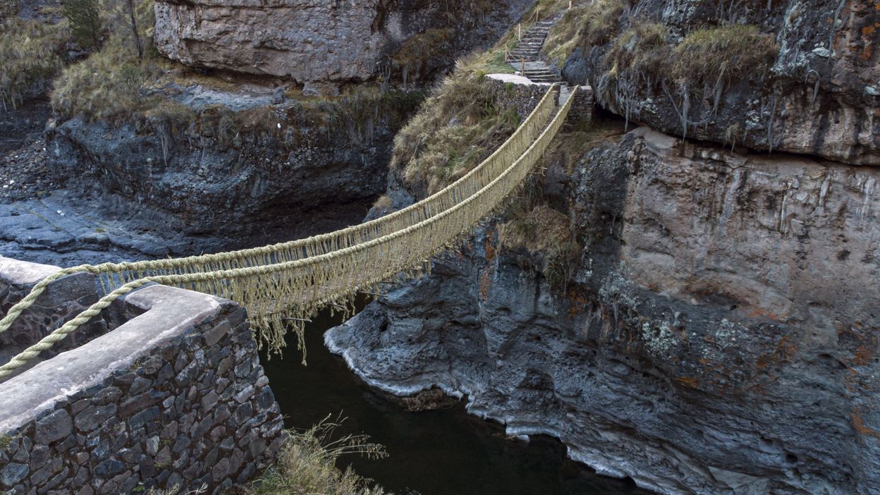 Au Pérou, le rituel de la rénovation du dernier pont suspendu inca au ...