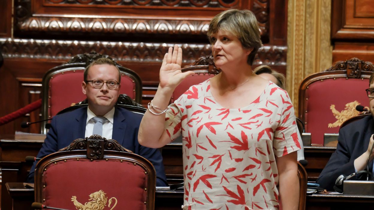 Sabine Laruelle (MR) est proclamée présidente du Sénat - RTBF Actus Sabine Laruelle (MR) est proclamée présidente du Sénat - RTBF Actus