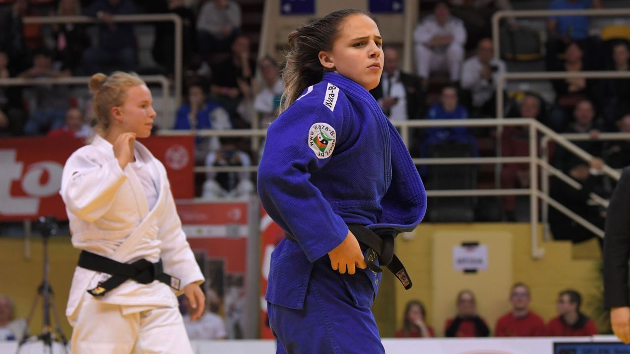 Le taekwondo avec Sarah Chaâri, médaillée belge - RTBF Actus