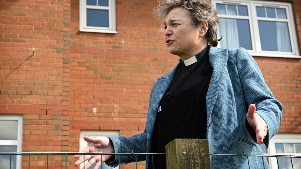 Rachel Mann, révérende transgenre et pionnière des droits LGBT + en ...