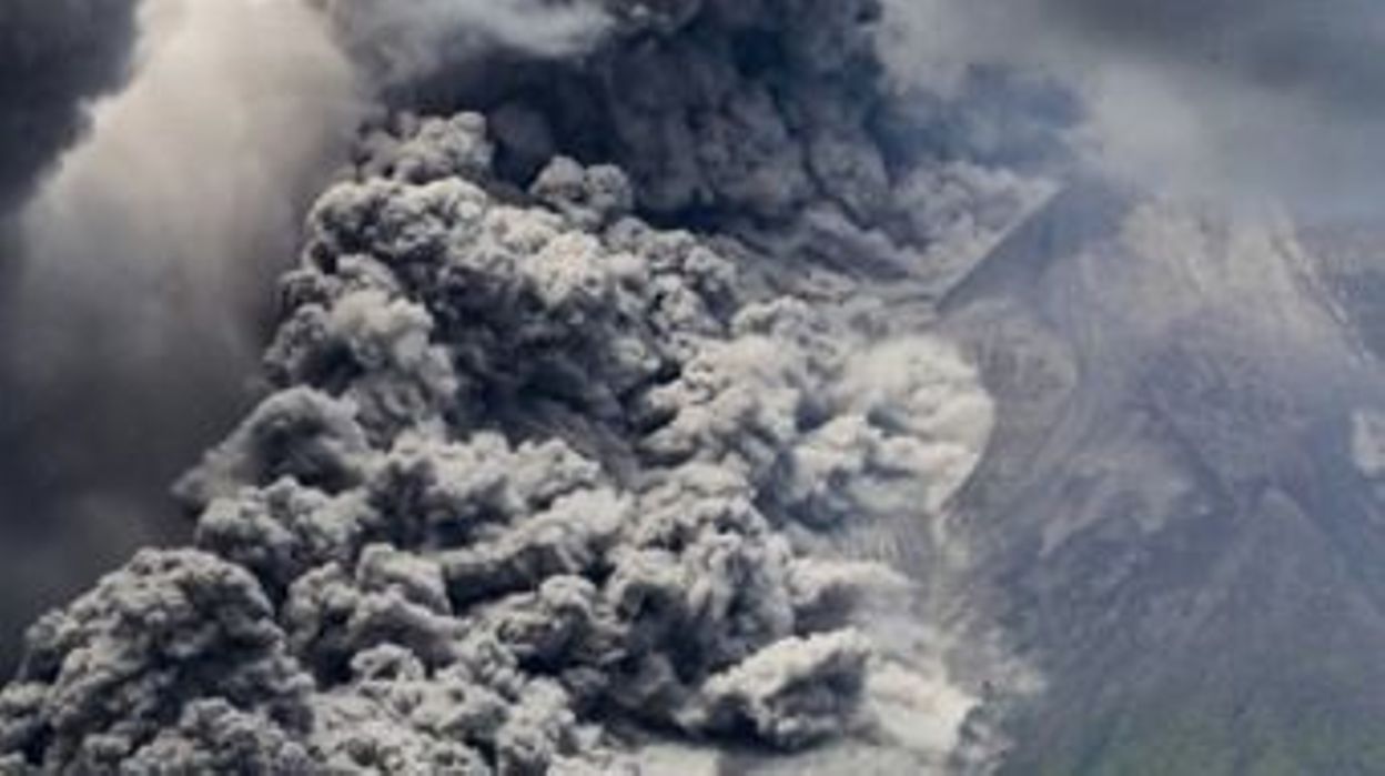 Indonésie : huit villages recouverts de cendres après une impressionnante éruption du volcan ...
