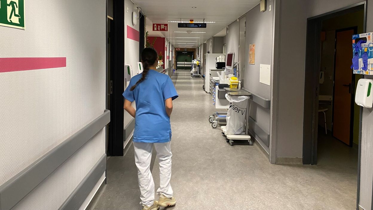 De nombreux étudiants en infirmerie exercent aussi comme aide-soignants : un win-win pour les ...