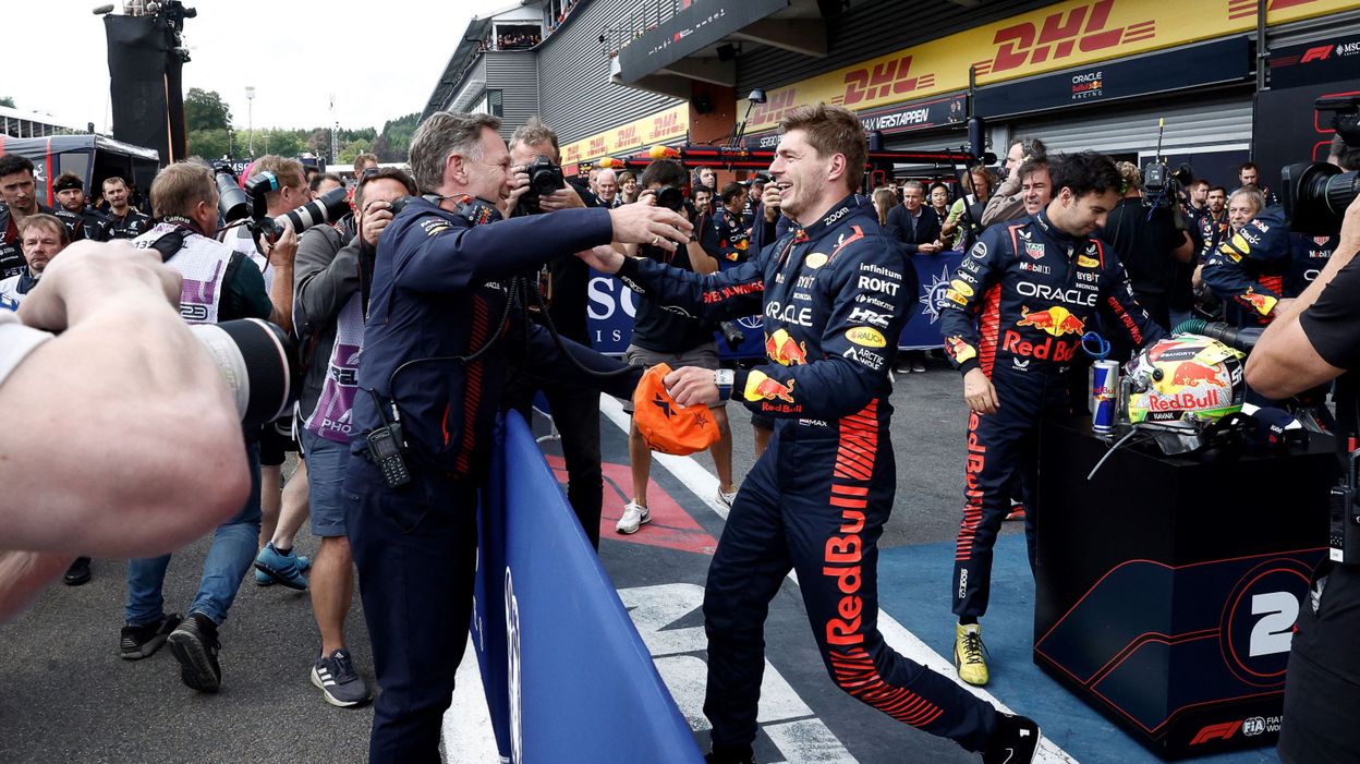 F1 Belgique – Red Bull célèbre Max Verstappen, son trophée encore cassé - RTBF Actus