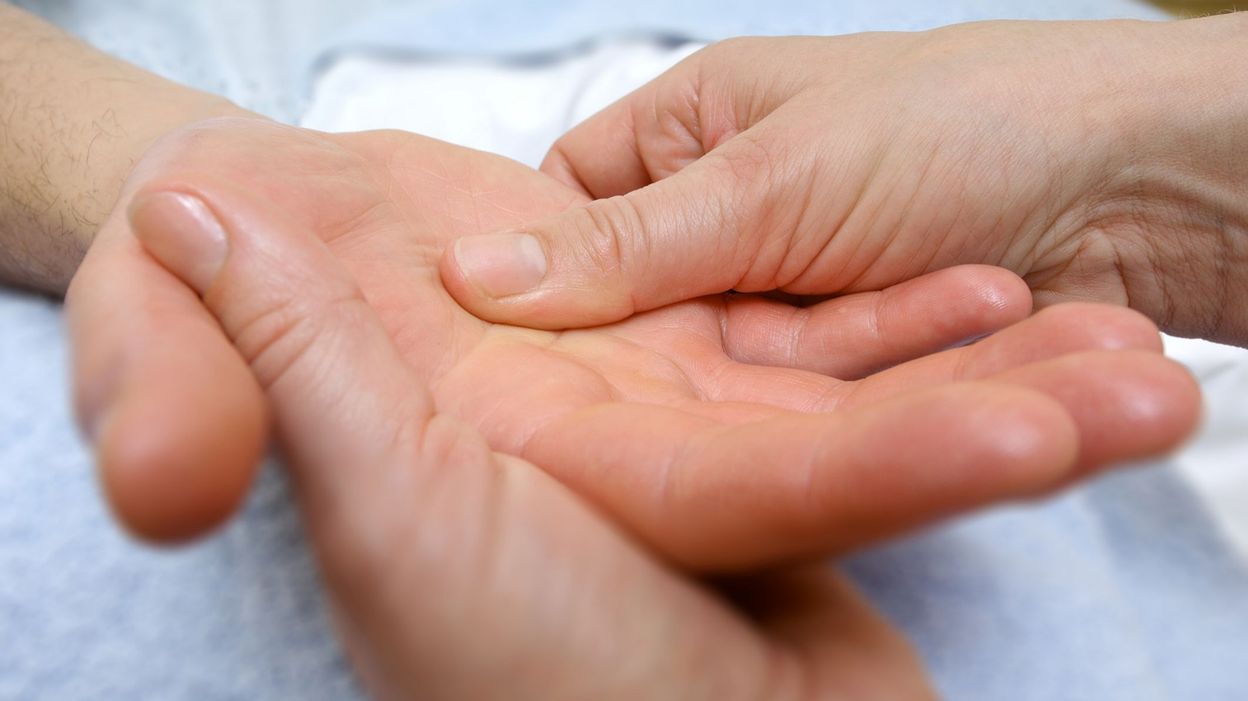 L'acupression : ces gestes simples qui apaisent instantanément - RTBF Actus