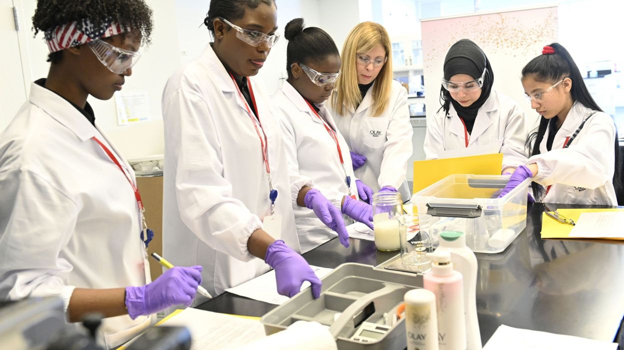 Dans les sciences, les femmes toujours sous-représentées - RTBF Actus