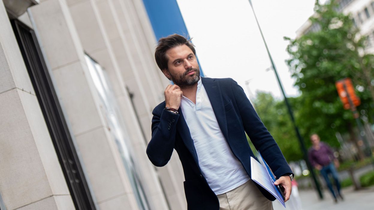 Qui est Adrien Dolimont (MR), le plus jeune ministre-président wallon ...