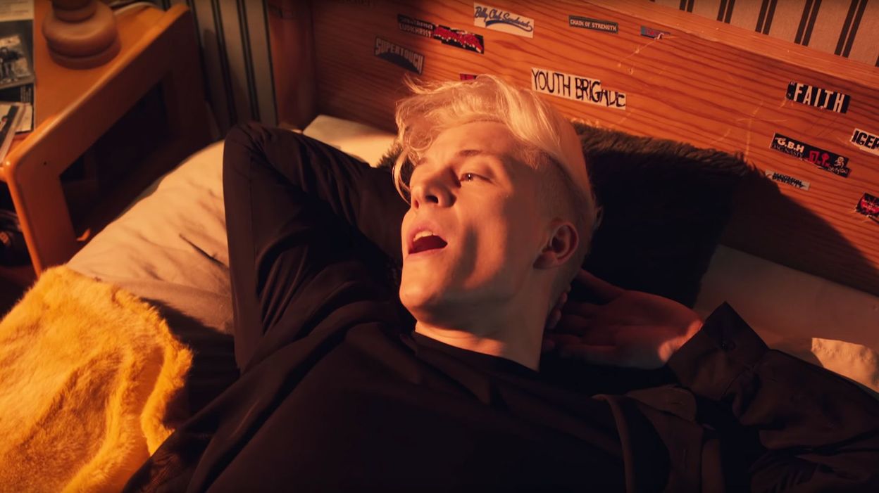 Loïc Nottet à fleur de peau dans le clip nocturne de 'Mr/Mme' - RTBF Actus