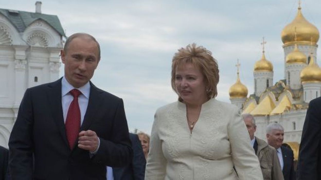 Russie: l'épouse de Vladimir Poutine apparaît à ses côtés pour l ...