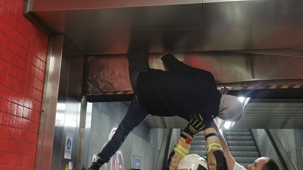 Bruxelles : décès d’une personne coincée dans un volet de la station de ...