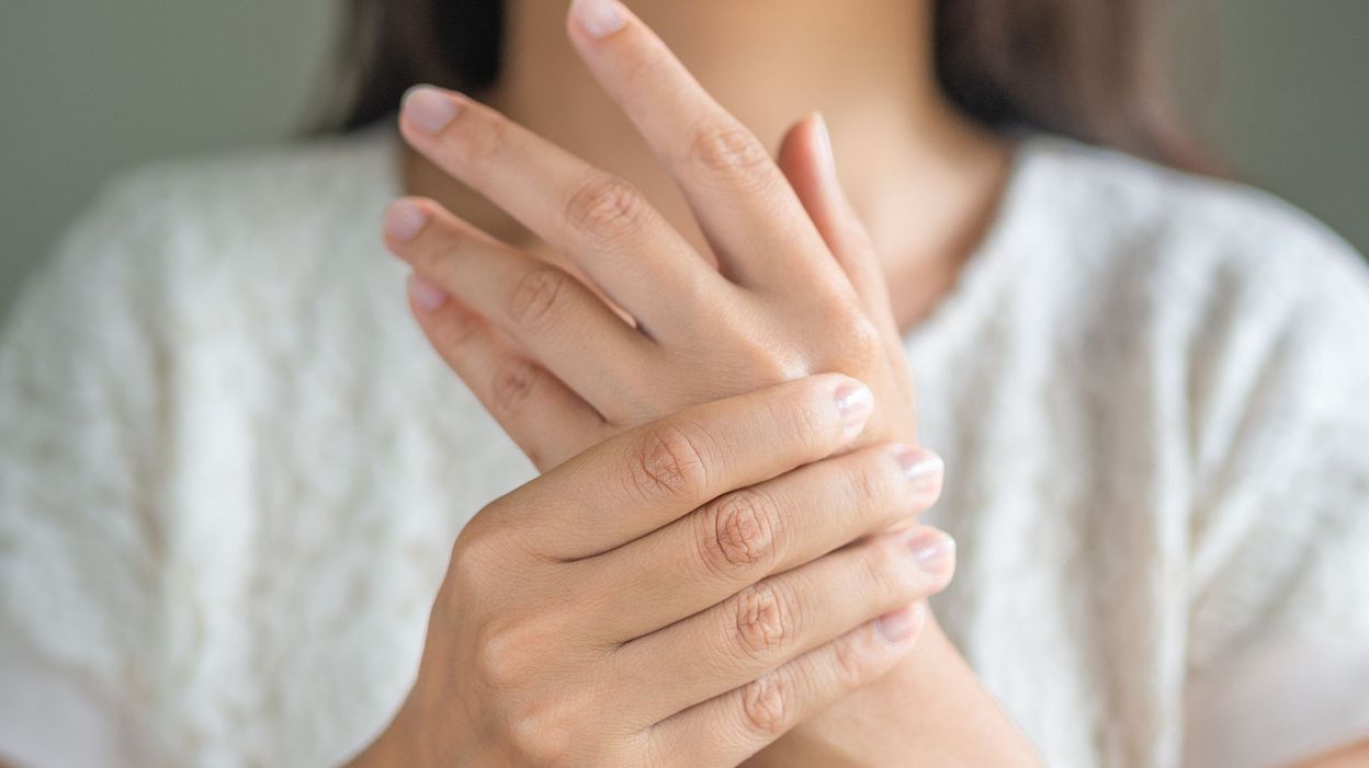 L'acupression : ces gestes simples qui apaisent instantanément - RTBF Actus