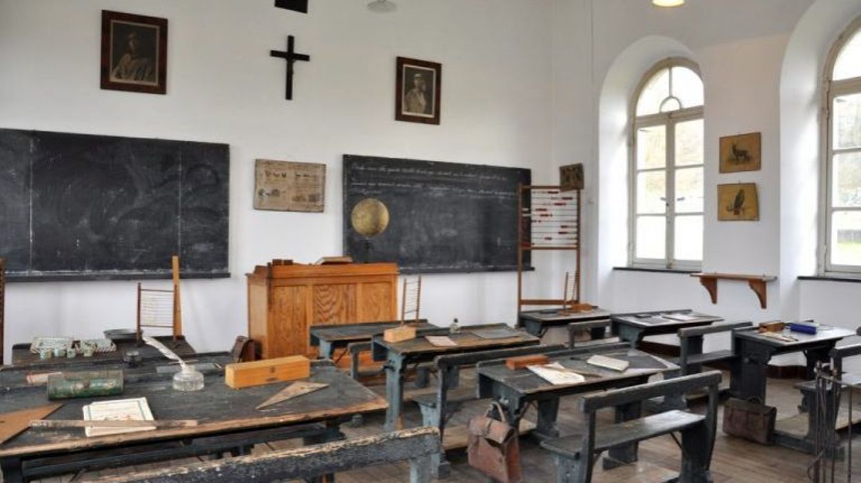 Quand l'instituteur était le héros du village - RTBF Actus