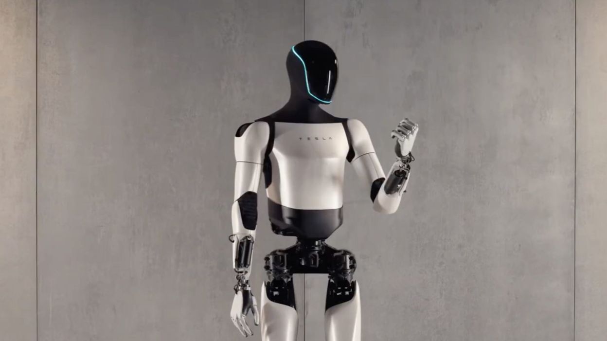 Elon Musk dévoile de nouvelles images de son robot Optimus - RTBF Actus