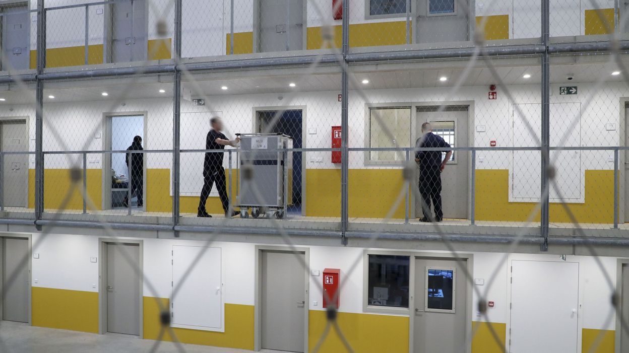 Quatre gardiens agressés à la prison d’Andenne, deux transportés à l ...