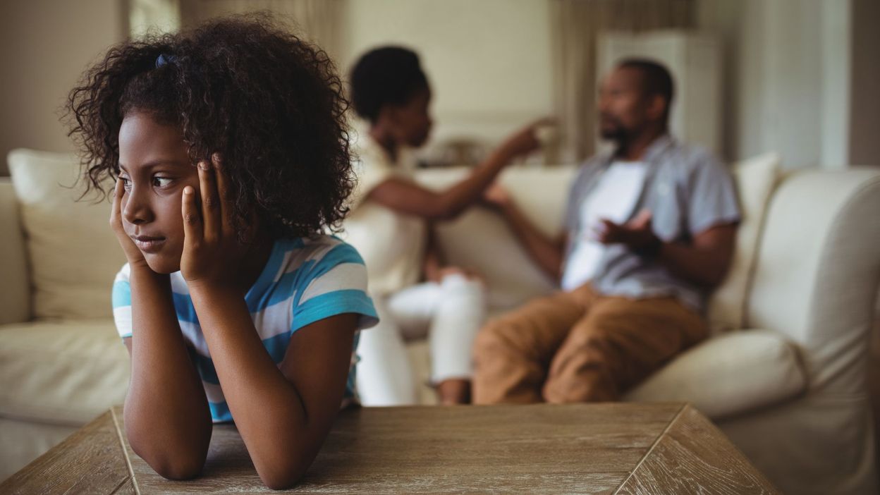 Les disputes parentales exposent les enfants à des difficultés ...