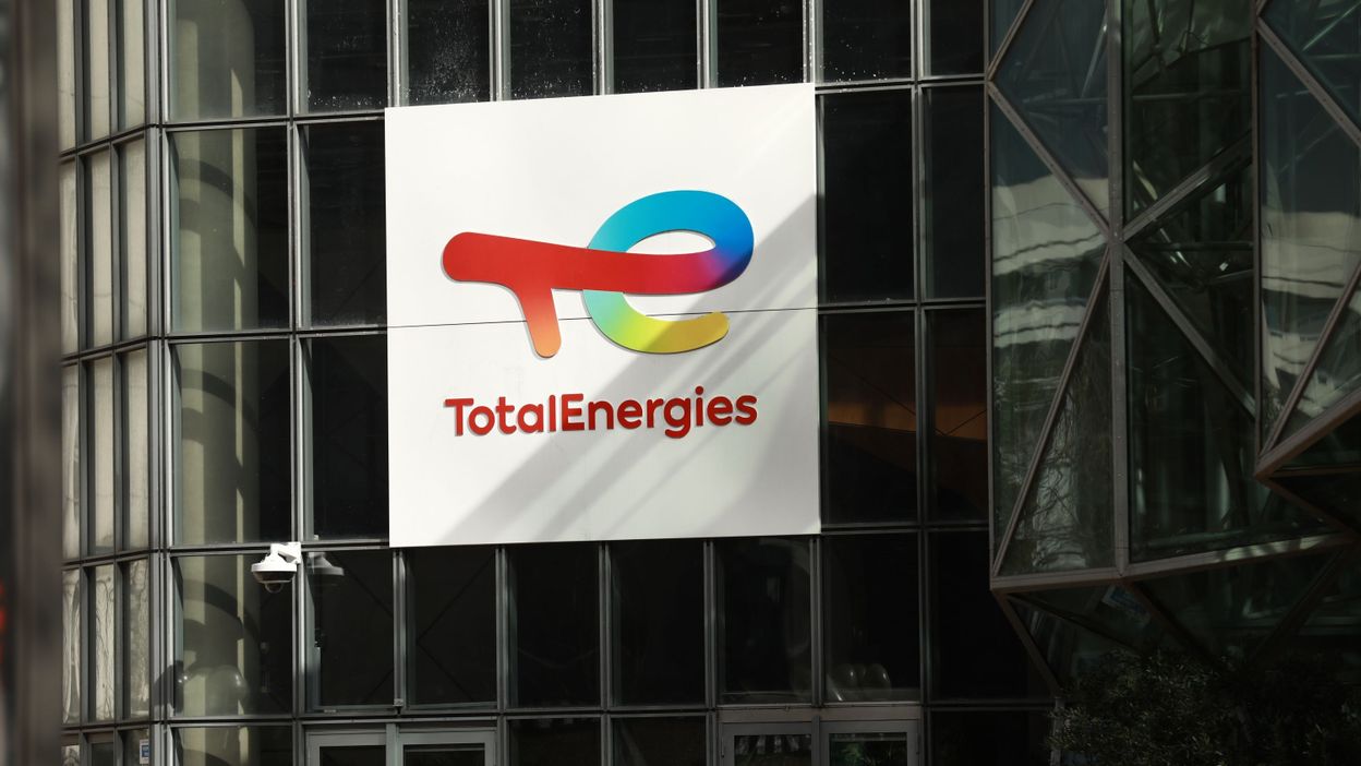 'Des marées noires en plein désert': TotalÉnergies assigné en justice ...