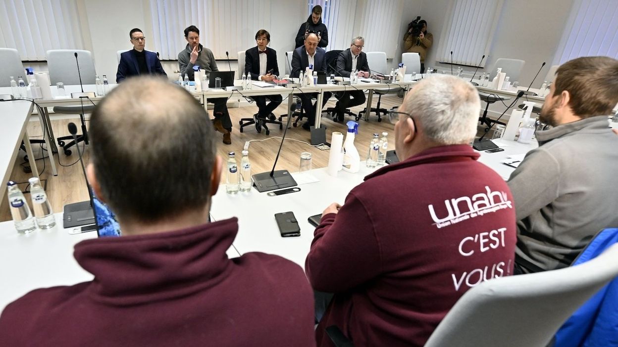 Emmanuel Macron raconte la rencontre difficile entre ses parents et ...