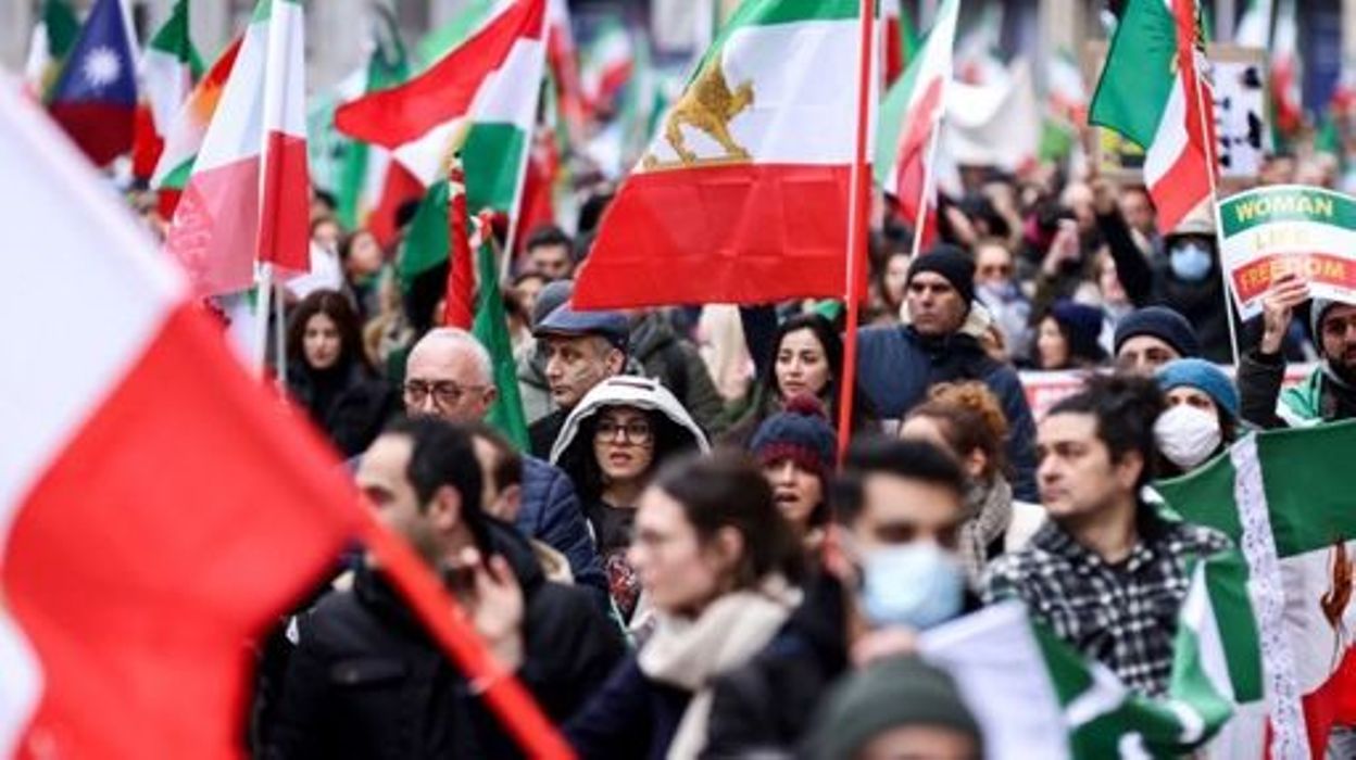 Des Iraniennes en jupe voire en bikini avant 1979 : est-ce possible ...