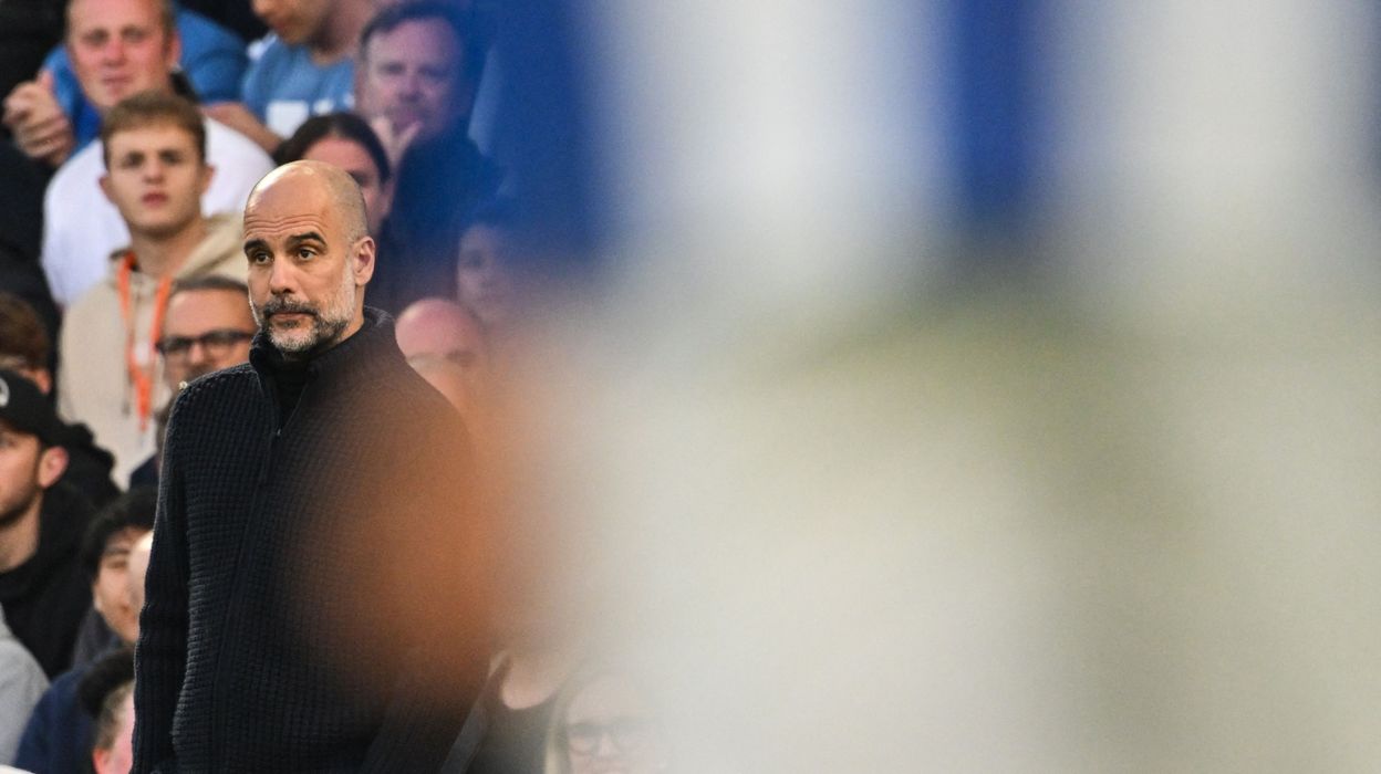 Racisme, fumigènes dans les stades, hooligans… la nouvelle 'loi ...