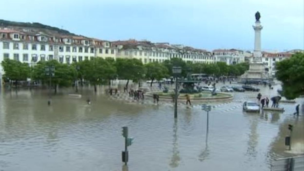 Des inondations éclair sèment le chaos dans le centre de Lisbonne ...