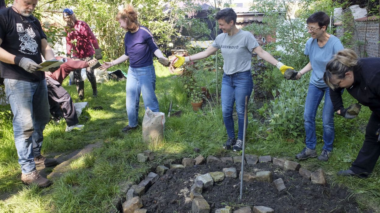 Reformation d’Oasis : les coulisses du shooting photo secret - RTBF Actus