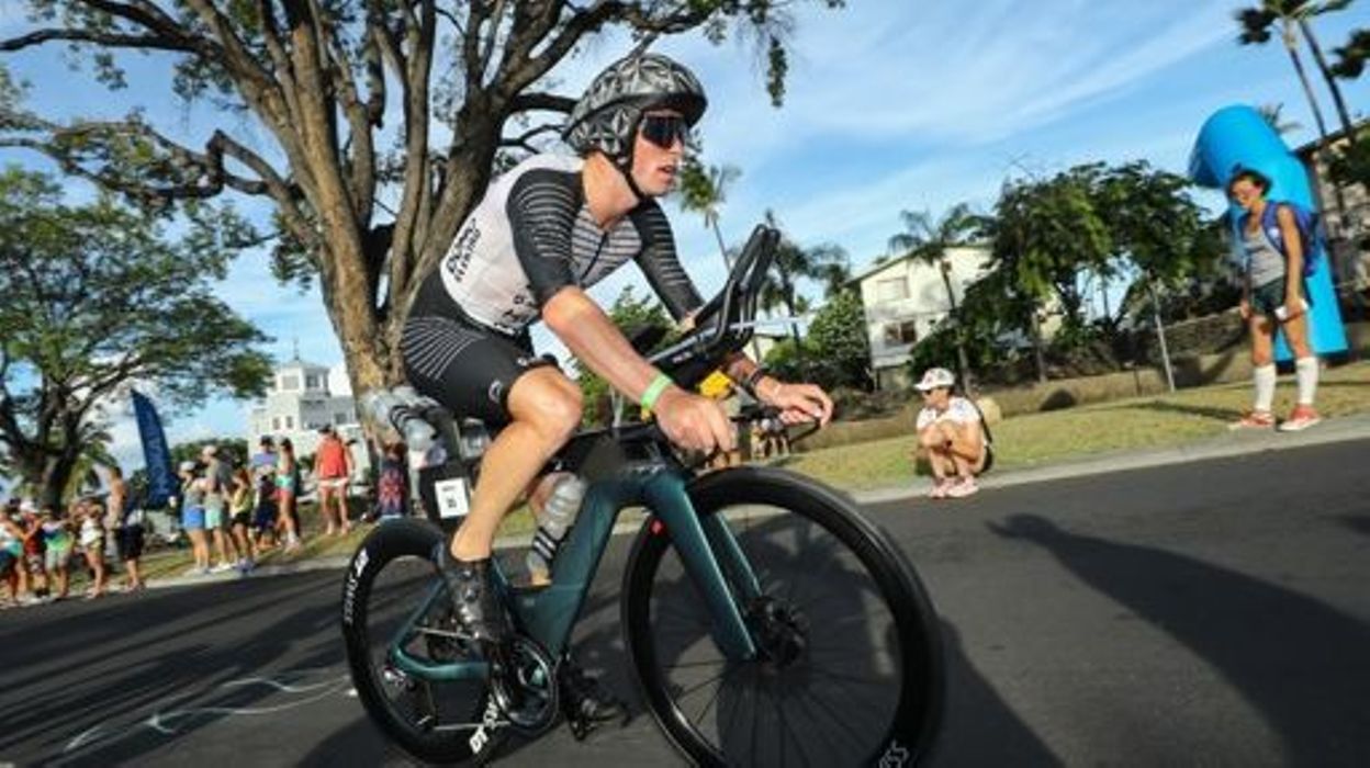 Un Belge explose le record du monde du déca-triathlon - RTBF Actus