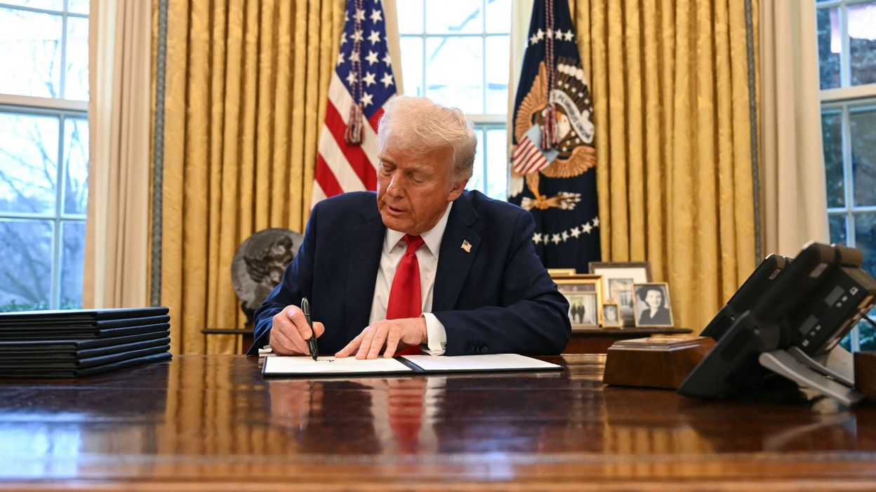 Donald Trump, mitrailleur de décrets présidentiels : qu’est-ce qu’un ...