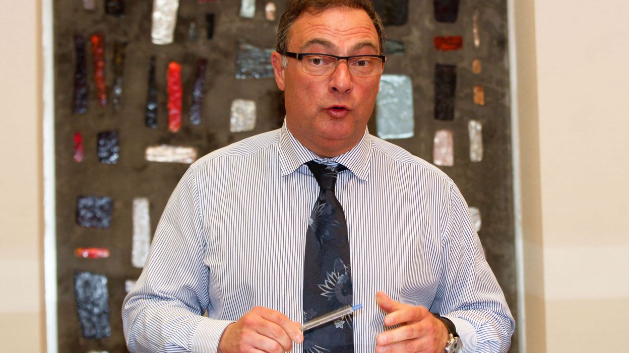 Le bourgmestre libéral Pierre Huart désigné temporairement à la ...