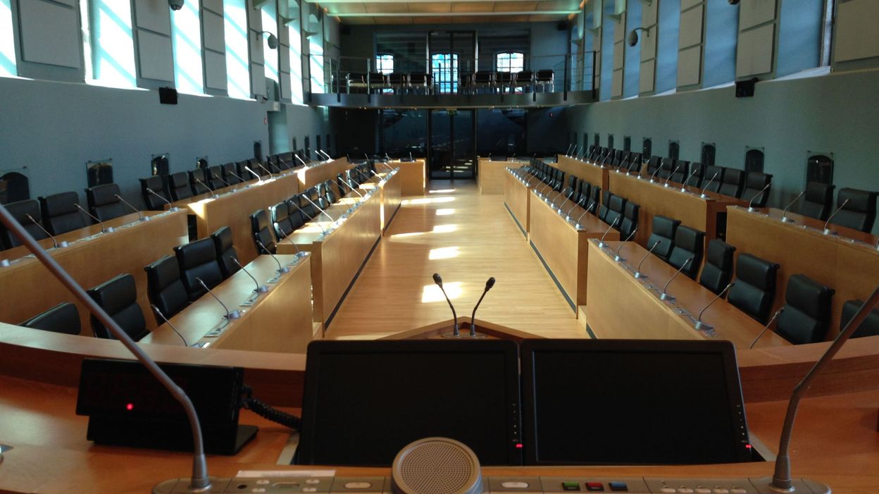 Visite guidée du Parlement wallon, côté coulisses - RTBF Actus
