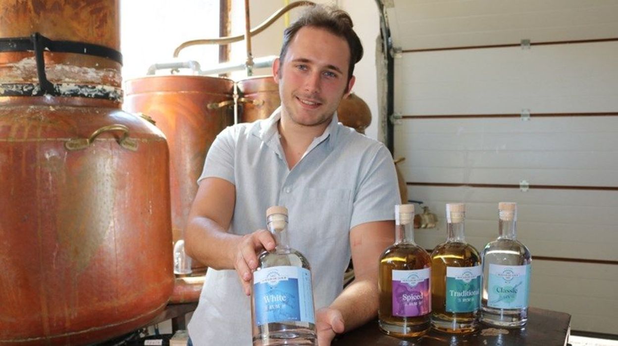Custom Distillery, la distillerie qui transforme les spiritueux - RTBF ...