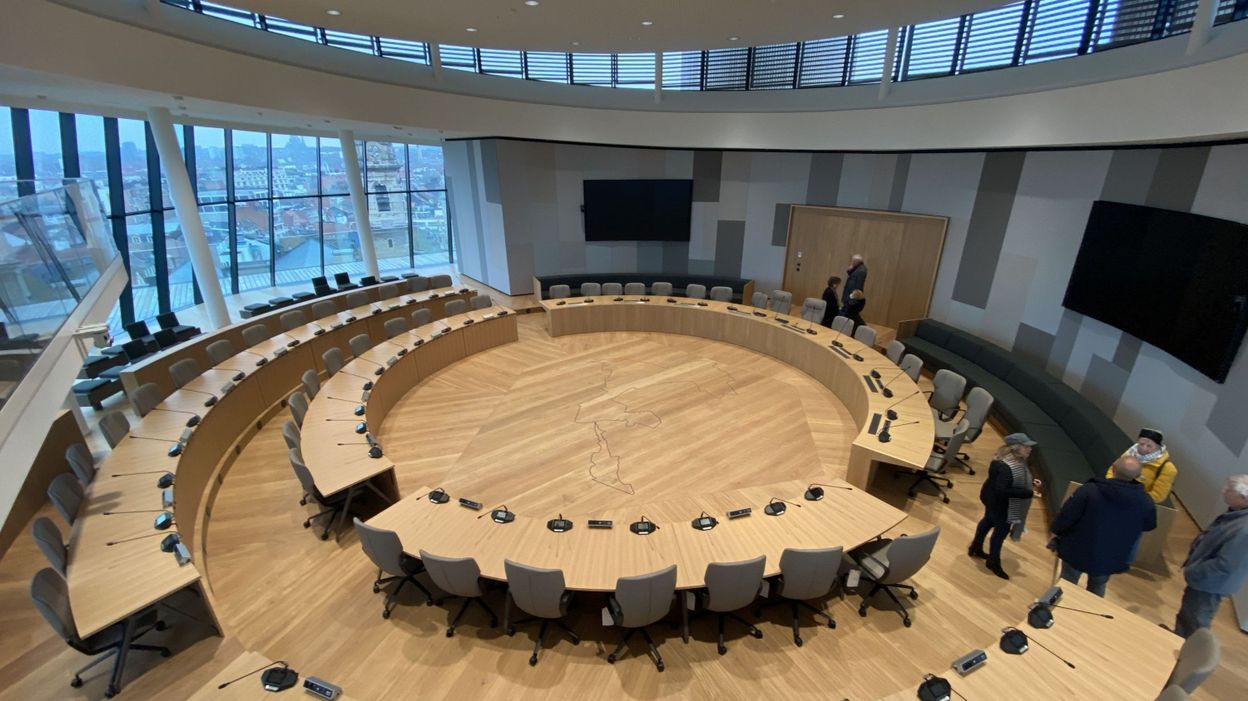Bruxelles : voici la nouvelle salle du conseil communal - RTBF Actus Bruxelles : voici la nouvelle salle du conseil communal - RTBF Actus