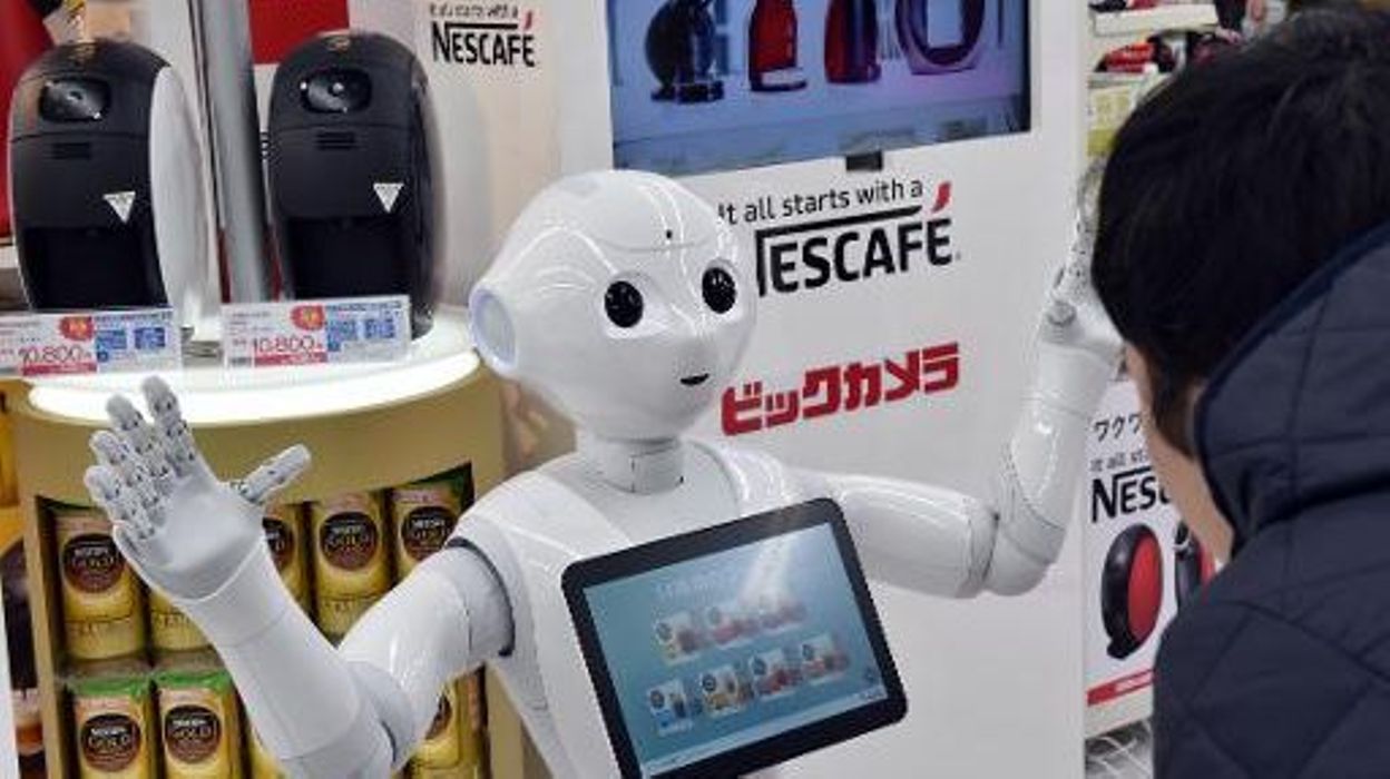 Zora, un robot humanoïde pour prendre soin des patients de homes - rtbf.be