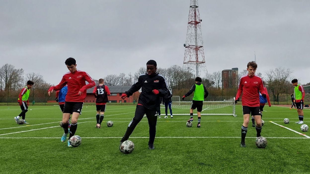 Pôle sportif à Grez-Doiceau : la construction des terrains de hockey et ...