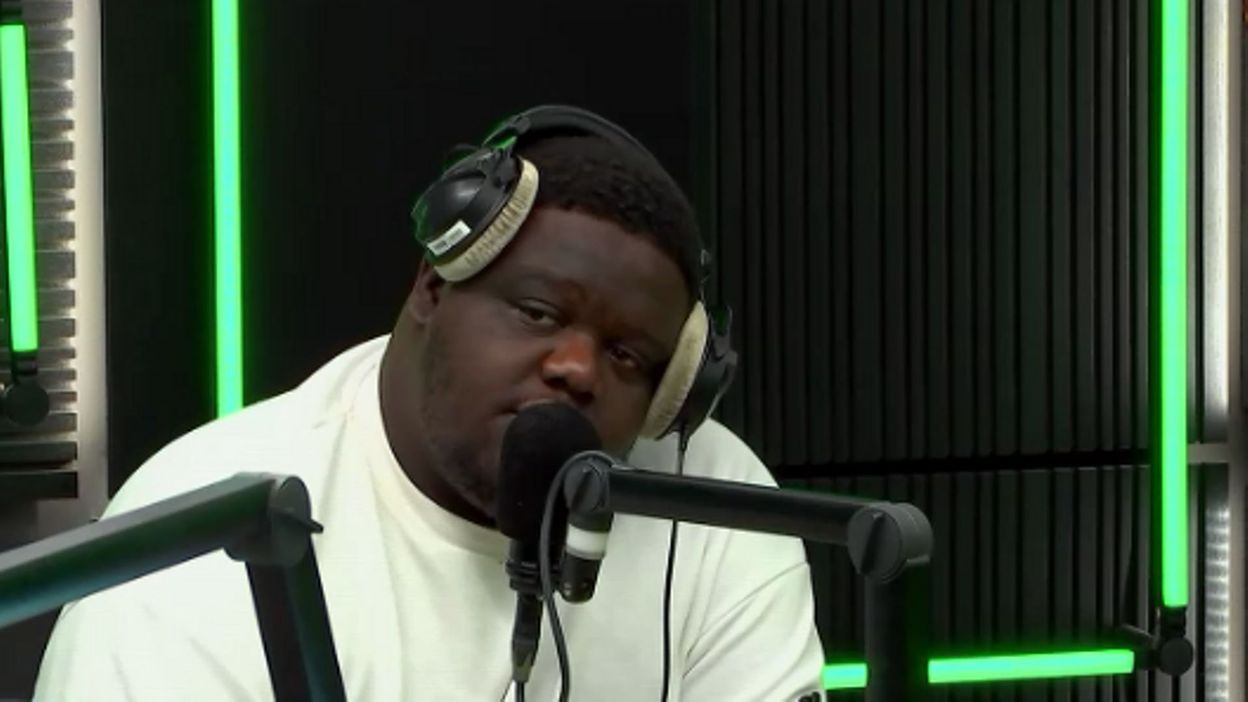 M E W H Y chez Samy et Lou pour jouer son single en version acoustique ...