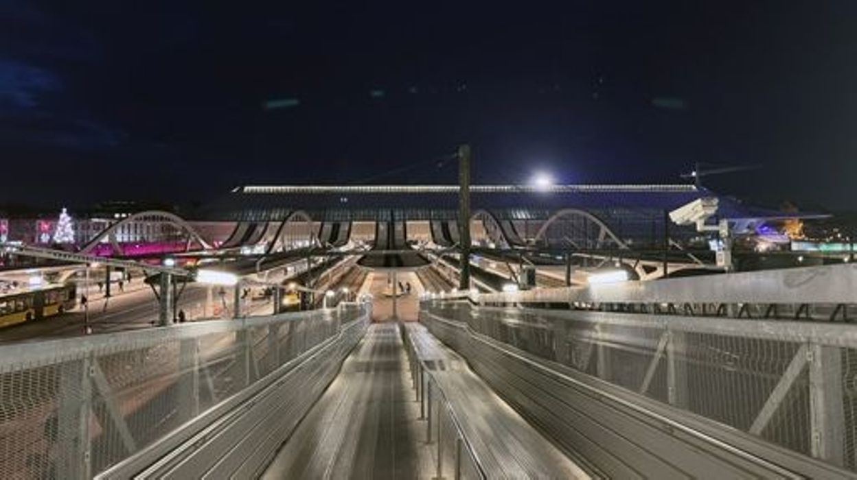 Gare de Mons : la nouvelle gare, flambant neuve, accueille (enfin) ses ...