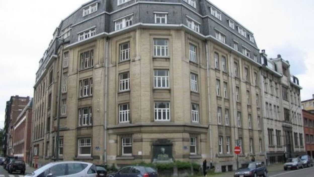 La construction d'un parking à la place Brugmann fait débat - RTBF Actus