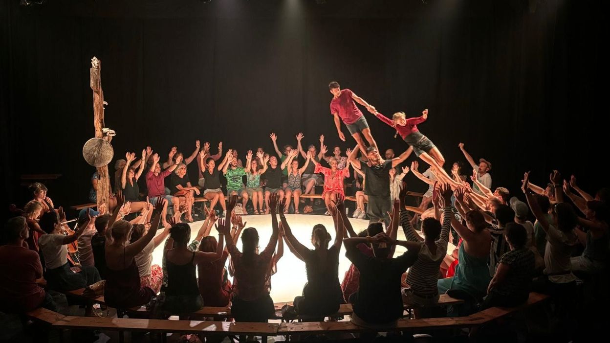 Le spectacle mêlant arts du cirque et musique classique 'RECLAIM' en ...