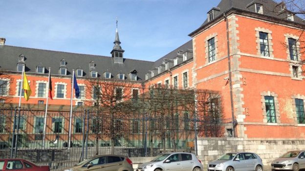 Visite guidée du Parlement wallon, côté coulisses - RTBF Actus