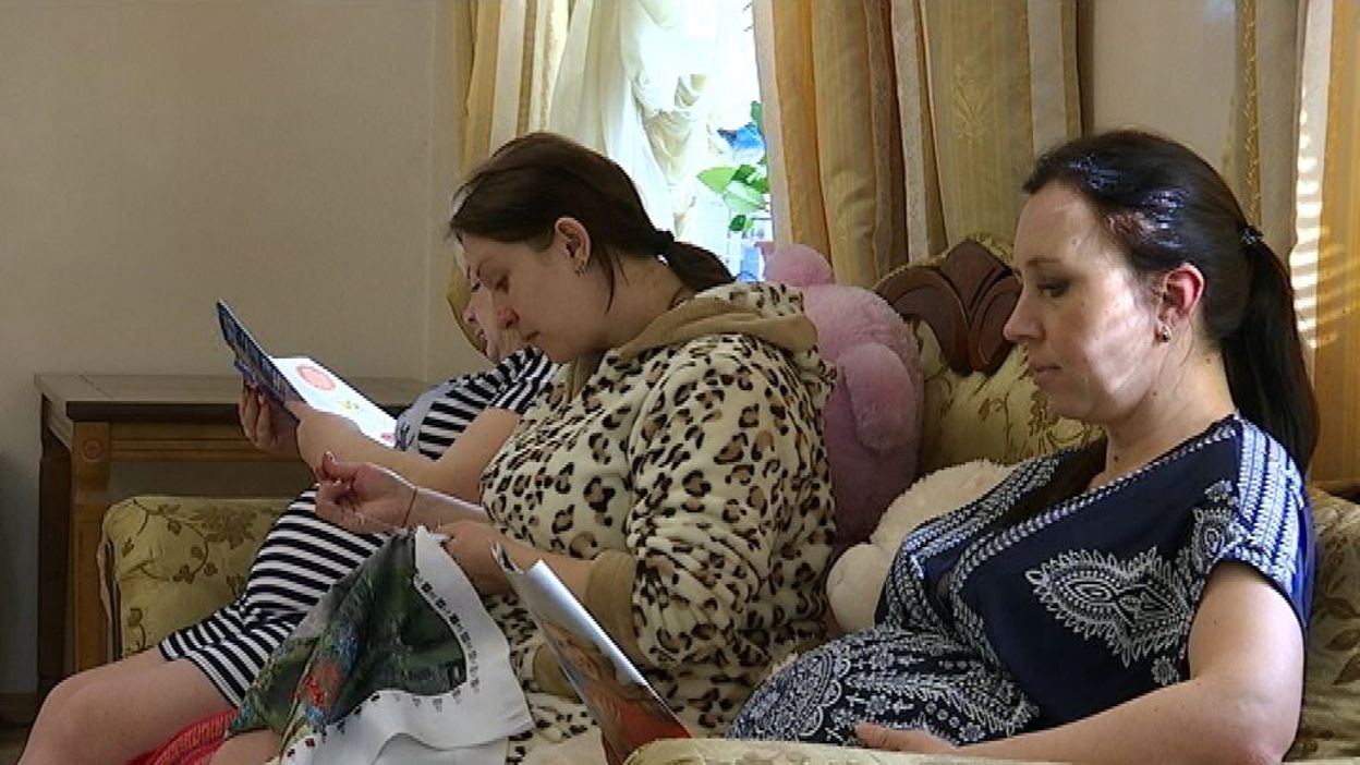 Mères porteuses, des bébés à quel prix? - RTBF Actus