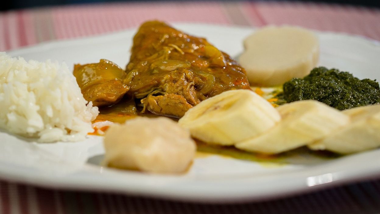 [RECETTE] Le poulet à la moambe de Kody - RTBF Actus