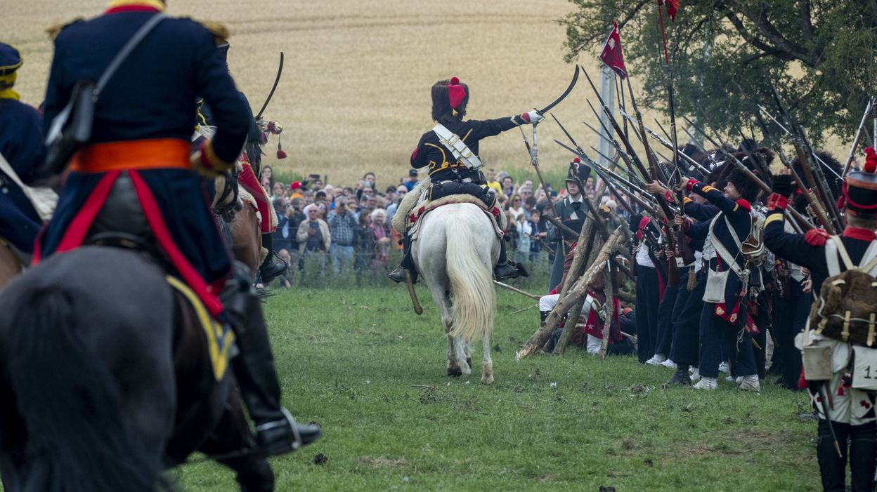 2000 soldats et deux spectacles animés par Stéphane Bern pour les 210 ...