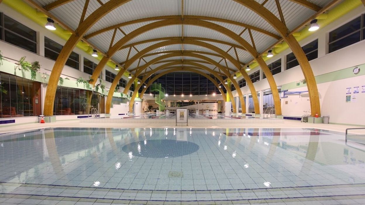 La ville de Liège va augmenter les tarifs de ses piscines - RTBF Actus