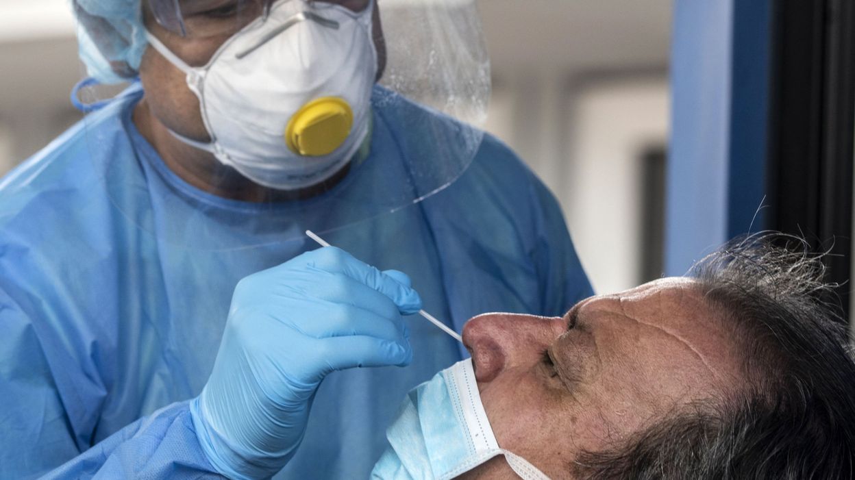 Covid-19 : faux négatifs, les tests PCR sont-ils fiables ? - RTBF Actus