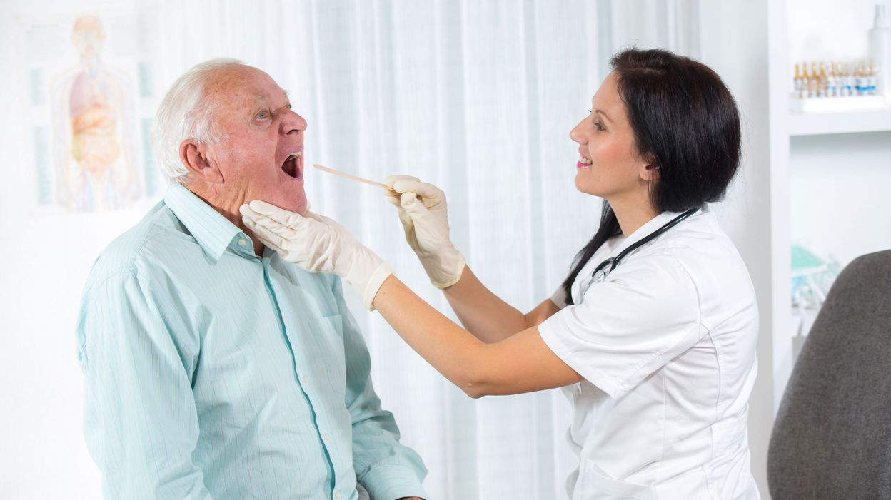 Pourquoi avale-t-on de travers et comment y remédier ? - RTBF Actus