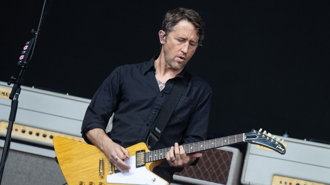 Le guitariste des Foo Fighters dévoile son single en solo - RTBF Actus