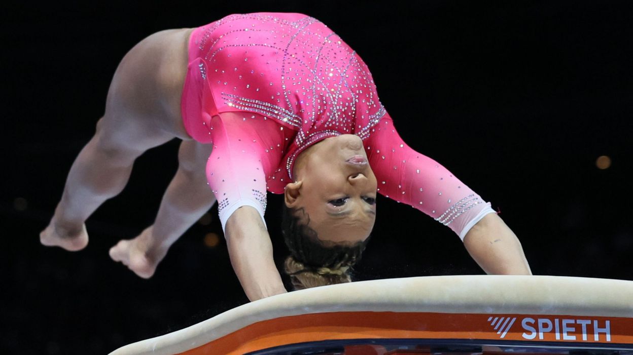 Coupe du Monde de Gymnastique Artistique : Nina Derwael et Erika ...